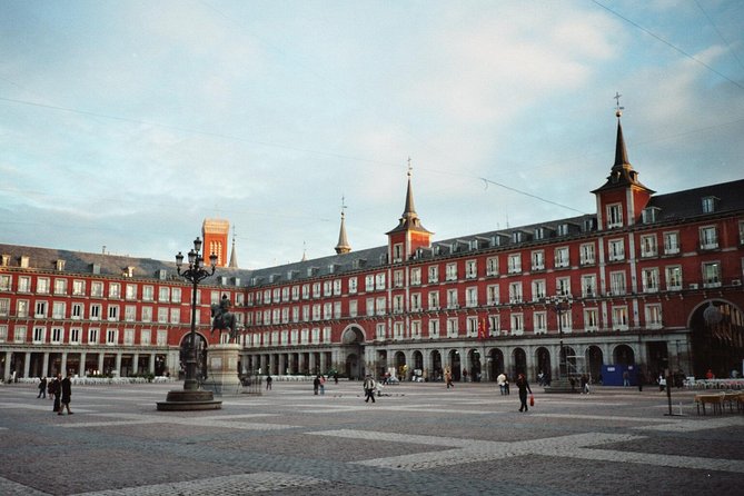 Private Tour: Santiago Bernabeu Stadium & Modern Madrid with Hotel pick up - FAQ