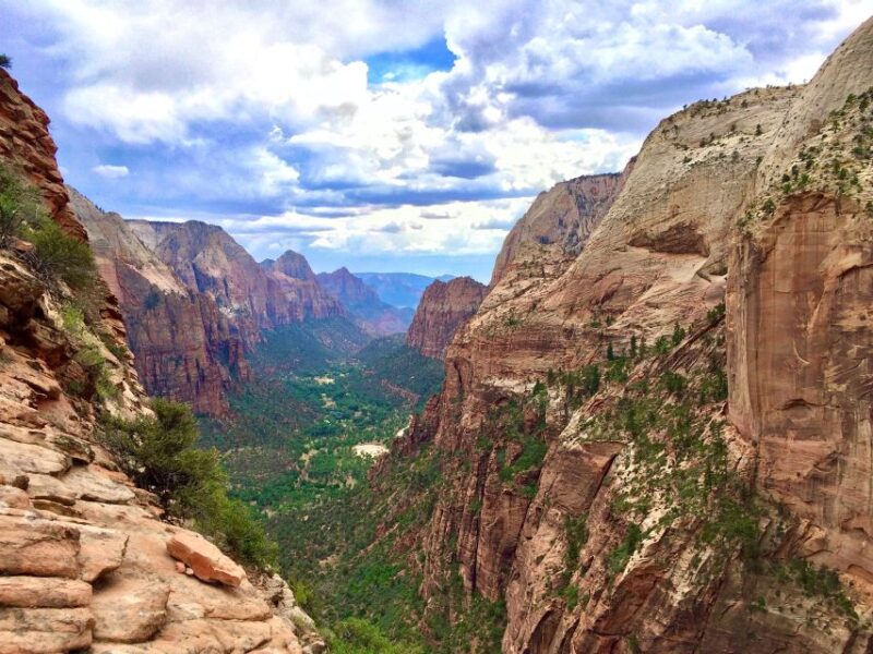 Shuttle between Las Vegas, Bryce, Zion and St George - Analyzing the Cost and Value