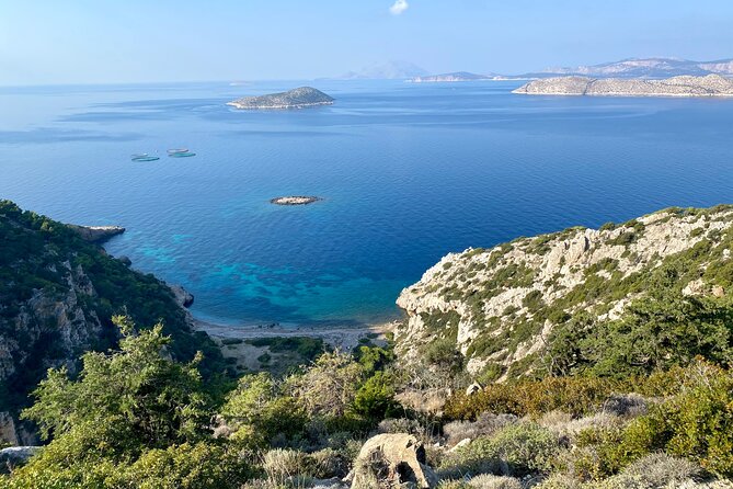 Small group hiking between the beach and Kritinia Castle - FAQ