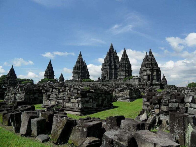 Yogyakarta: Borobudur Sunrise & Prambanan guarantee climb up - The Sum Up