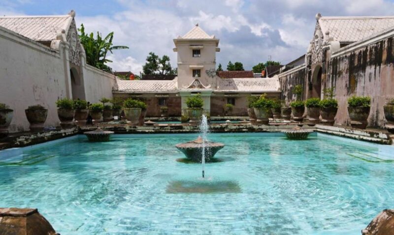 Yogyakarta: Sultan's Palace and Water Castle Walking Tour - FAQ