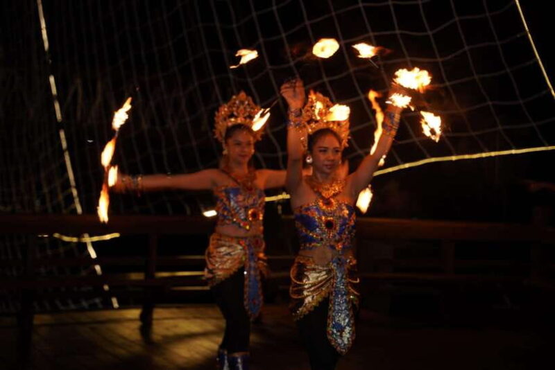 Bali Phinisi Cruise: Sunset Dinner with Live Music & Buffet - Who Should Consider This Experience?