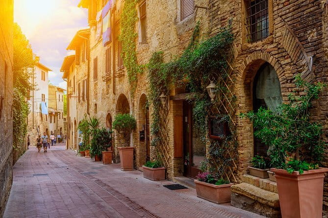 Best of Tuscany Private Tour: Siena, San Gimignano, Monteriggioni - Monteriggioni: A Medieval Fortress in the Hills