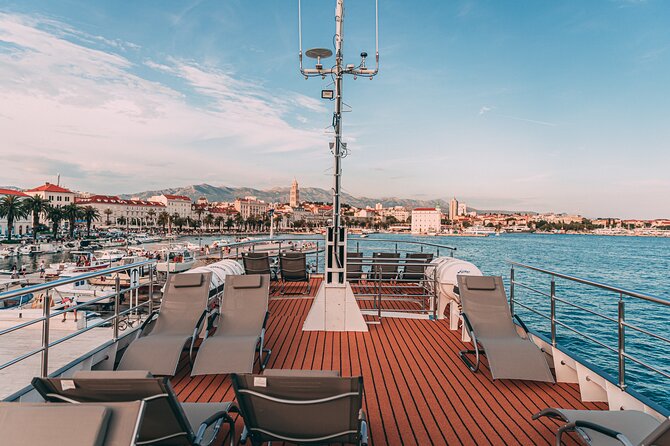 Blue Lagoon, Shipwreck & Maslinica from Split with LUNCH & DRINKS - Who Will Love This Tour?