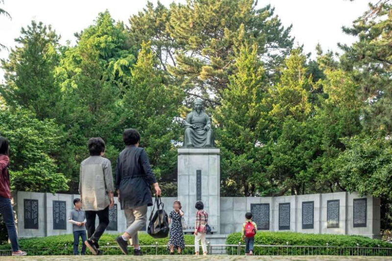 Busan: Haeundae 100-Minute Walking Tour - What You’ll See and Hear