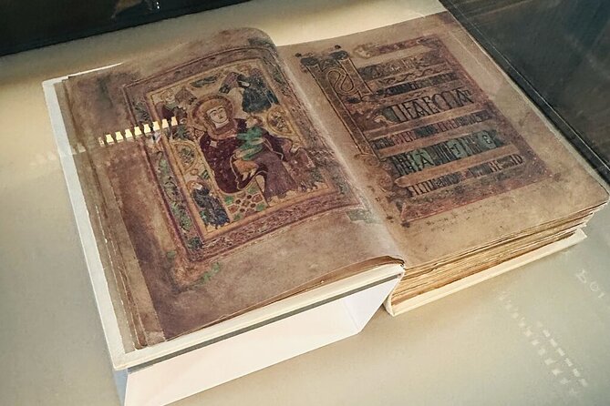 Dublin Book of Kells, Castle and Molly Malone Statue Guided Tour - FAQ
