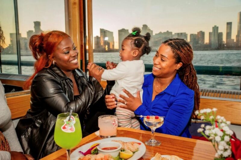 Manhattan: Statue and Skyline Cruise Aboard a Luxury Yacht - Who Would Love This Experience?