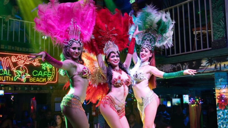 Miami: Mango's Tropical Cafe Dinner & Show - Who Should Consider This Experience?