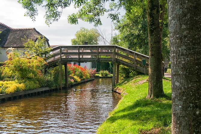 Tour to Giethoorn and Keukenhof Tulip Fields from Amsterdam - FAQ