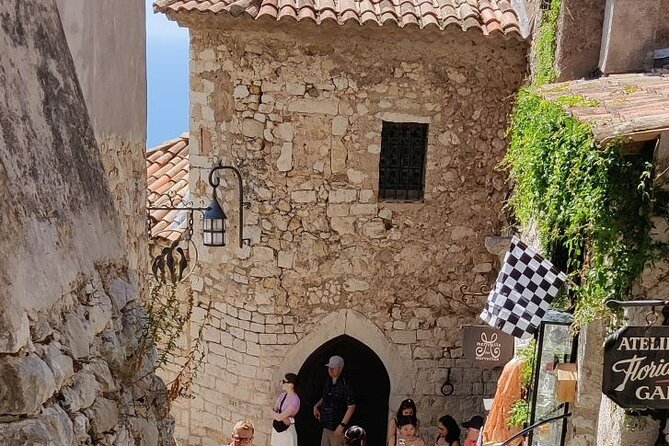 Visit of the Medieval Village of Èze - Exploring the Château de La Chèvre dOr