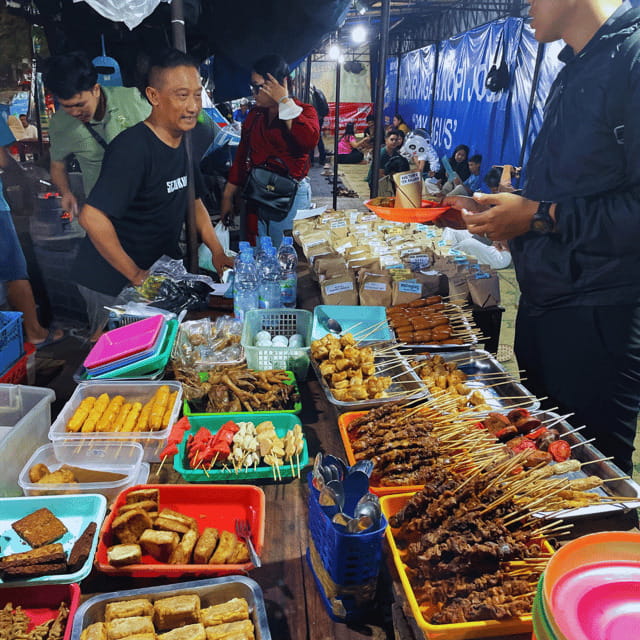 Yogyakarta: Night Walking & Street Food Tour - In Summary