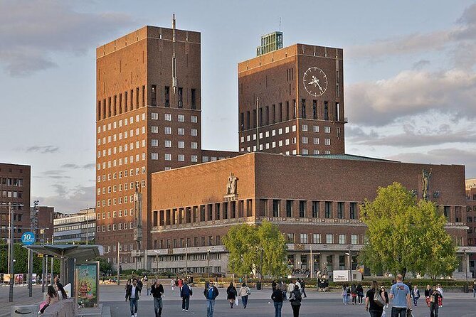 7 hours Private Limousine tour combined Oslo & Tyrifjord including "The Twist" - A Well-Designed Introduction to Oslo and Beyond