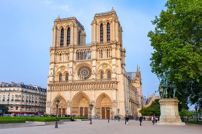 Arrival Transfer from Paris Airport CDG to Paris in Private Van - The Sum Up