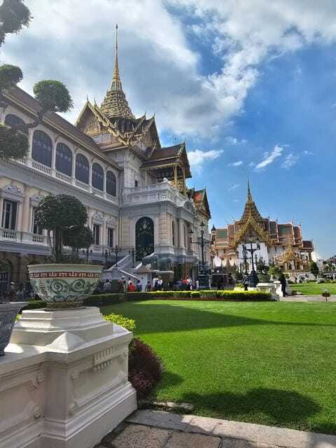Bangkok : History Temples Markets and Food Tasting - FAQ