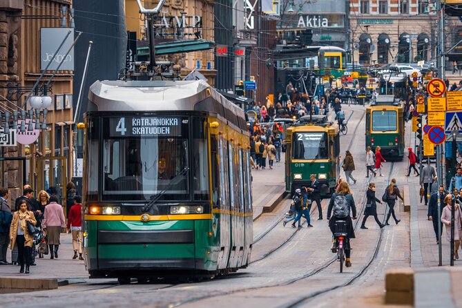 Explore Helsinki in Portuguese with a PRIVATE guide - Citizen’s Square and Government Buildings