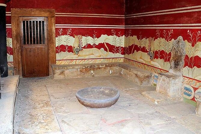 Knossos and Arch Museum of Heraklion (Guide+Transfer+Ticket) - FAQs