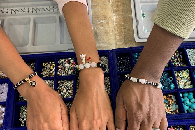 Manufacturing of Customizable Bracelets in Paris - FAQ