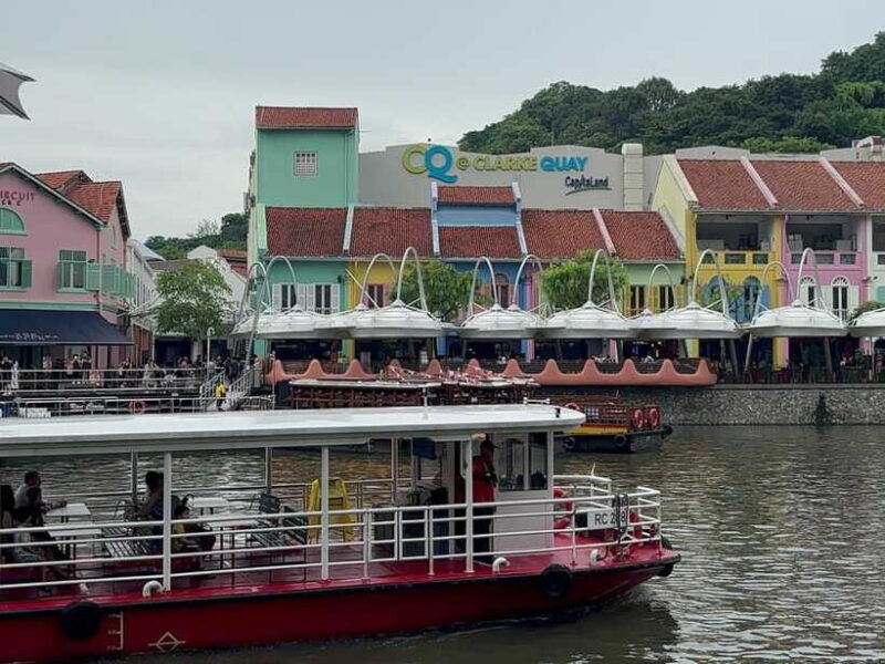 Signature Urban Night Tour: Sunset Street Food in Singapore - Unique Features and Considerations