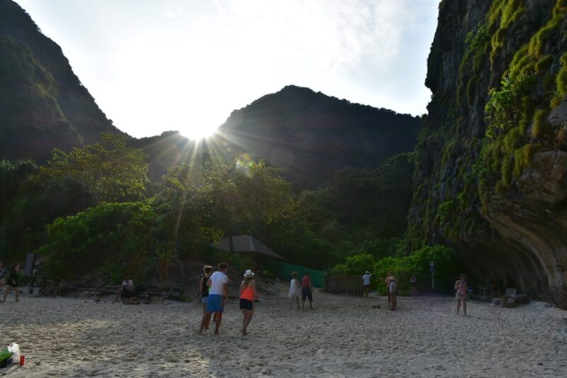 Krabi: Phi Phi Islands & Maya Bay Speedboat Tour with Lunch - FAQ