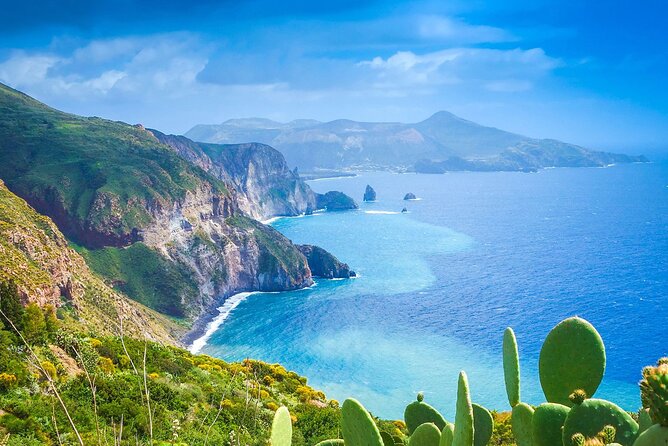 Aeolian Islands - Sailing week with skipper and assistant - Key Points
