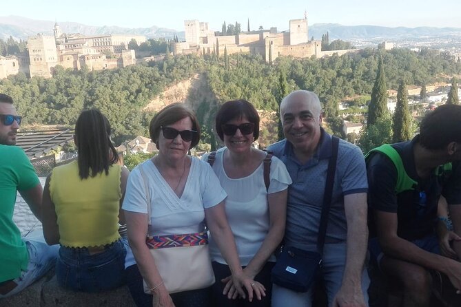 Albaicin and Sacromonte Private Tour - Key Points