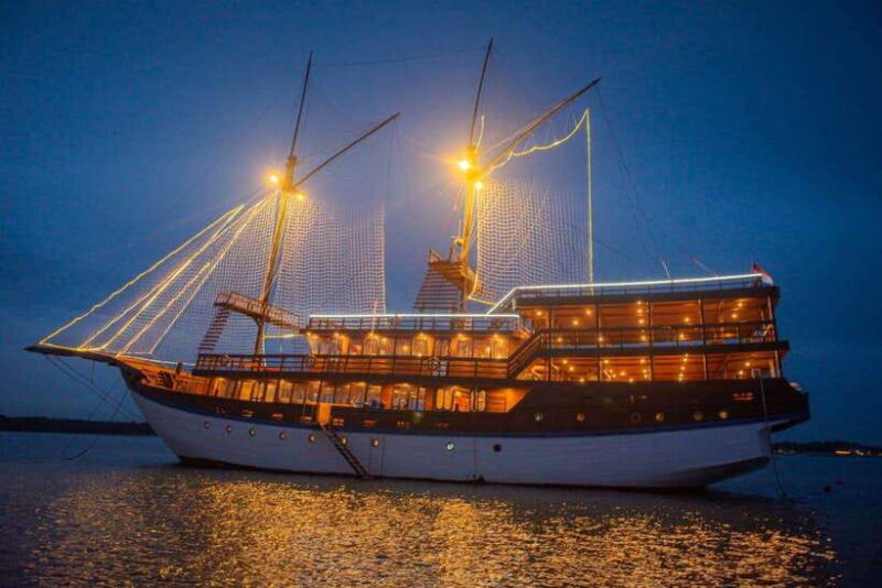 Bali Phinisi Cruise: Sunset Dinner with Live Music & Buffet - Key Points
