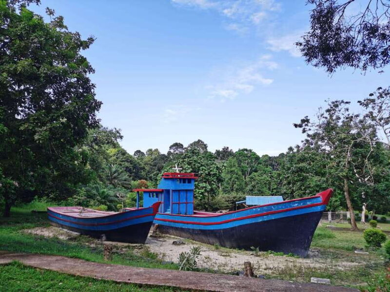 Batam: Vietnamese Village and Galang Island Tour - Key Points
