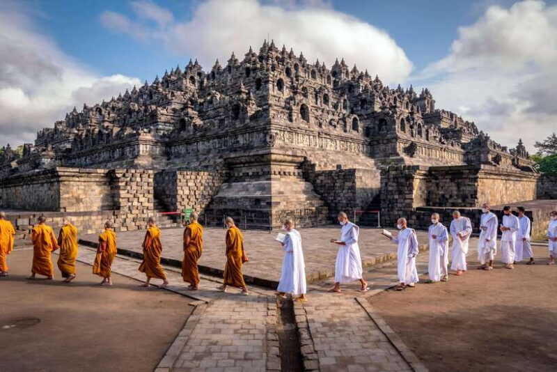 Borobudur Tour : guarantees climb up top of temple structure - Key Points