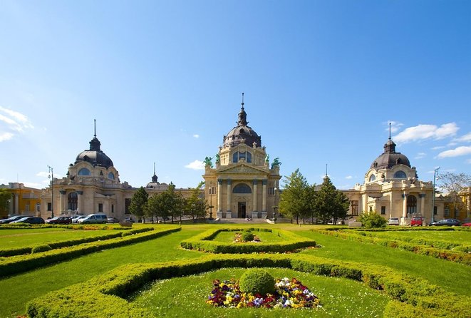 Budapest All in One Small Group Walking Tour with Strudel Stop - Starting Point and Initial Impressions