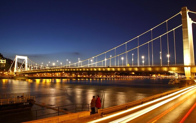 Budapest: Private Fahrradtour - optional mit E-Bikes - Key Points