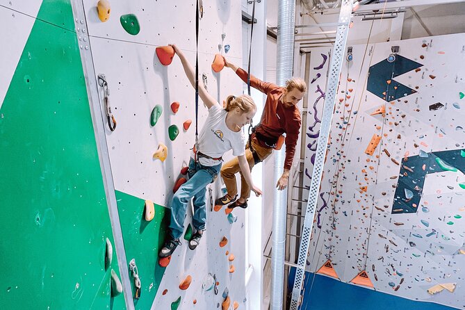 Climbing in Mørkvedhallen Klatresenter - Introduction
