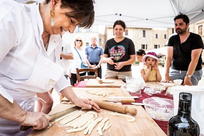 Cooking class at the farm in Tuscany - Key Points