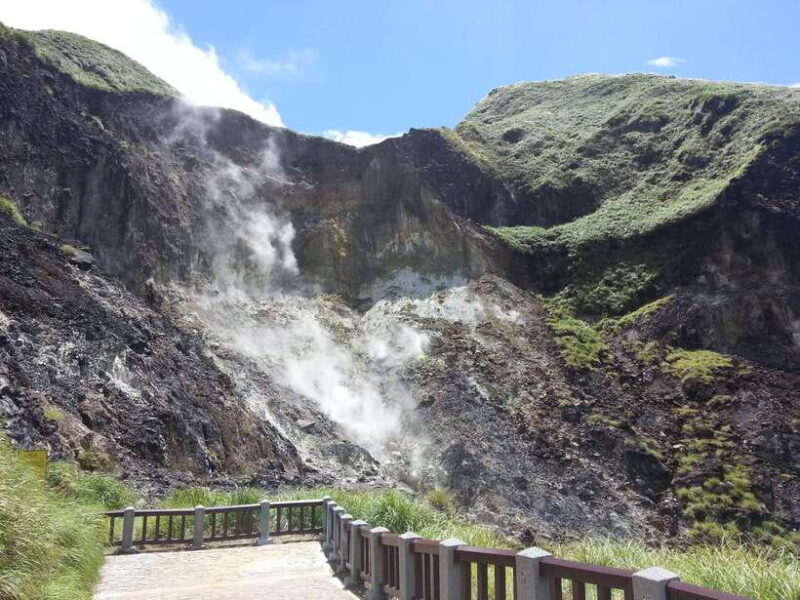 From Taipei: Beitou and Yangmingshan National Park Day Tour - Key Points