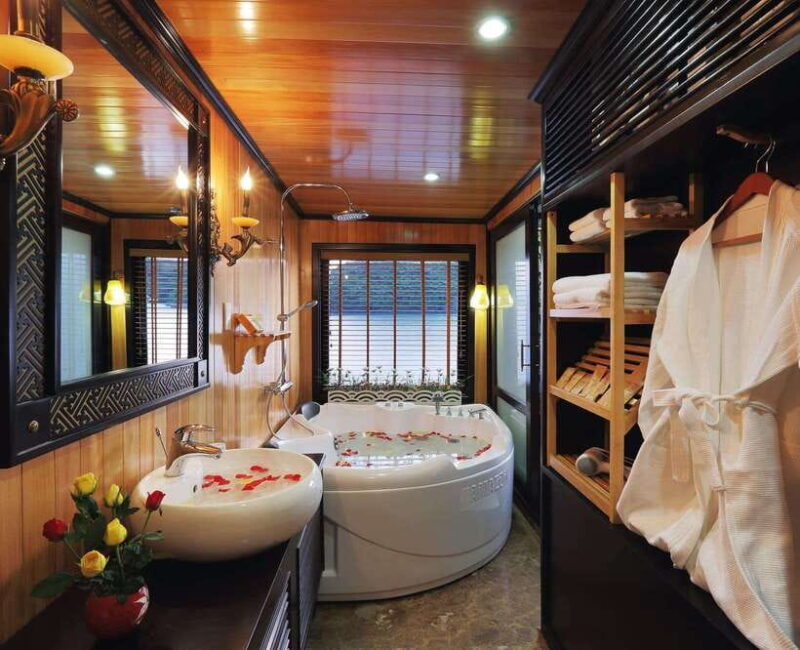 Halong Bay by Overnight Cruise with Kayak and Squid Fishing - Key Points