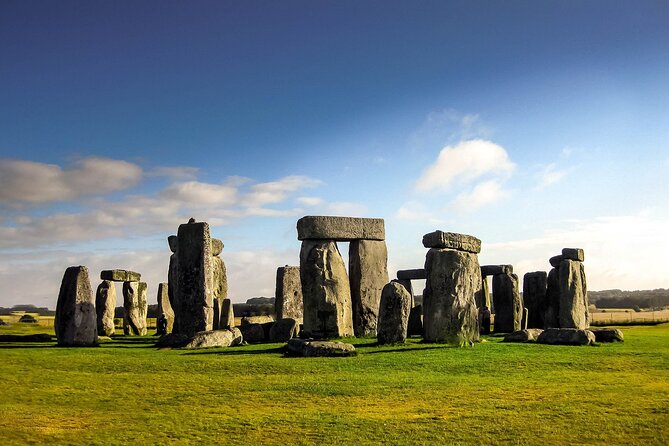 Hampton Court Palace, Stonehenge & Roman Bath Private Tour with Passes - Key Points
