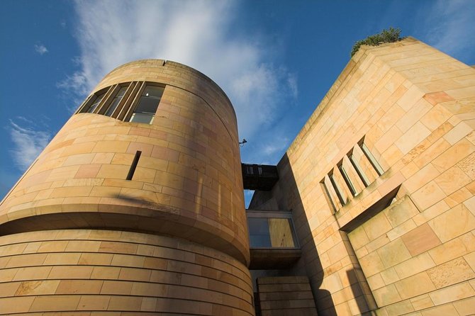 Highlights from Edinburghs Old Town: A Self-Guided Audio Tour - Key Points