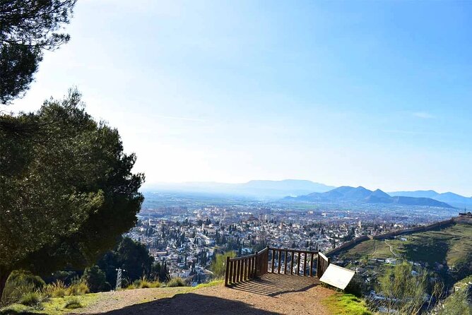 Hiking in the natural park on the outskirts of the Alhambra - Key Points