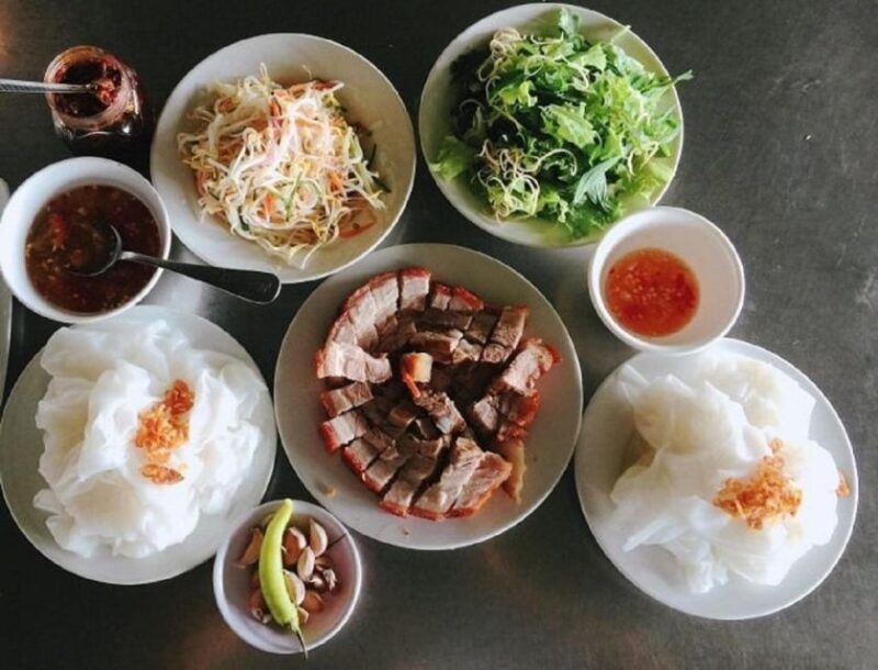 Hue : Night Street Food Tour with a Local Guide - Key Points