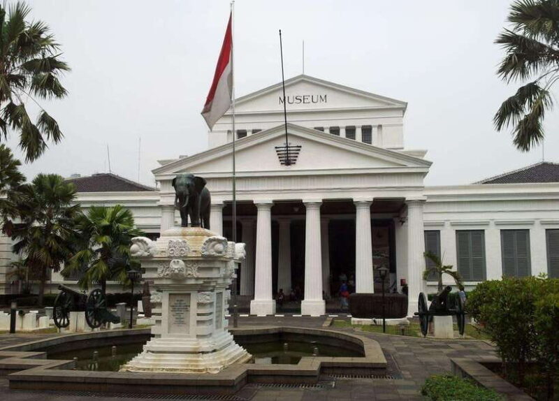 JAKARTA : MAKE YOUR CUSTOMIZED DAY TOURS WITH CAR DRIVER - Key Points