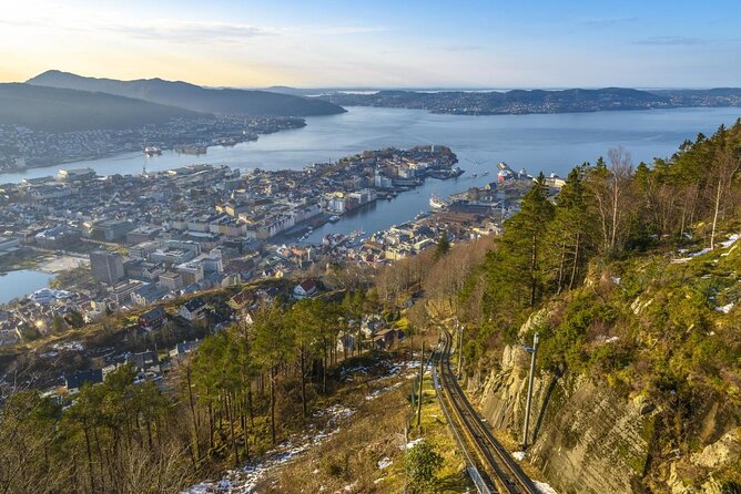 Local food tasting & Excursion with a city view from the top 4pax - Exploring Bergen Through a Personal Lens