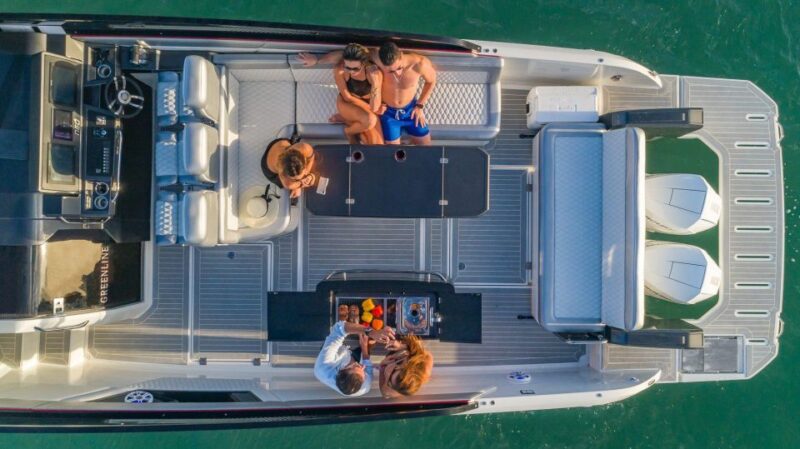 Luxury cruising for your exclusive Group with/without Capt. - Key Points