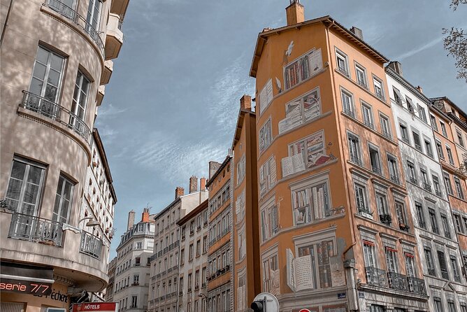 Lyon Scavenger Hunt and Sights Self-Guided Tour - Key Points