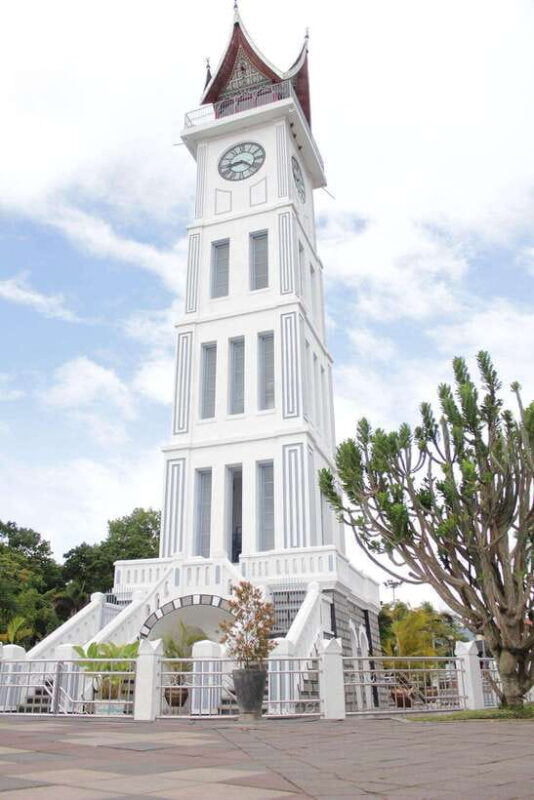 Padang : Wonderful City Tour Padang with Lunch - Key Points
