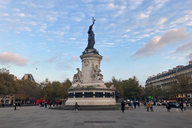 Paris: Le Marais District Guided Walking Tour with Tastings - Exploring the Charm of Le Marais: A Guided Walking Tour with Tastings