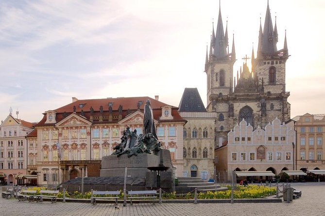 Pedestrian tour of Prague in Spanish - Pedestrian Tour of Prague in Spanish: An In-Depth Review