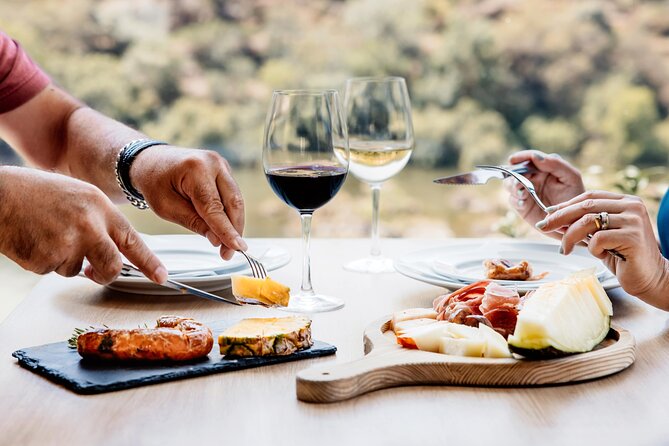 Pinhão: 4 hours Douro River Cruise with Lunch Included - Key Points