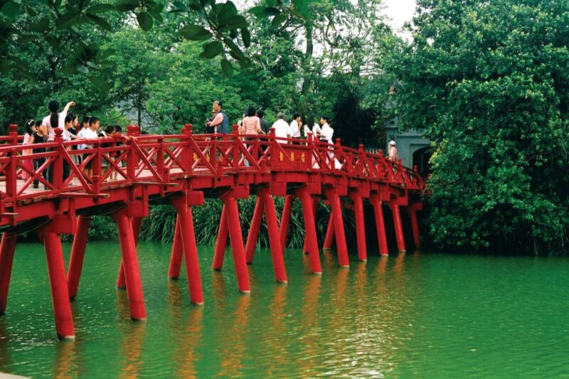 Private Hanoi City Tour: HoChiMinh Mausoleum & Water Puppet - Key Points