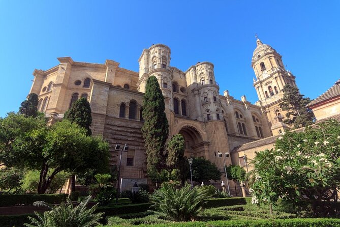 Private Malaga City Center Walking Tour with Tapas Food Tastings - Exploring Málaga: A Personal Perspective on the Tour