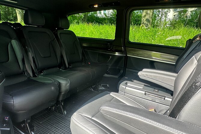 PRIVATE MPV TRANSFER FROM/TO BRUSSELS AIRPORT (Max 6 pax) ONE-WAY