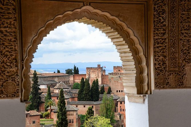 Private official tour guide for visit to Alhambra in Granada from Cordoba Hotel - Final Thoughts: Who is This Tour Best For?